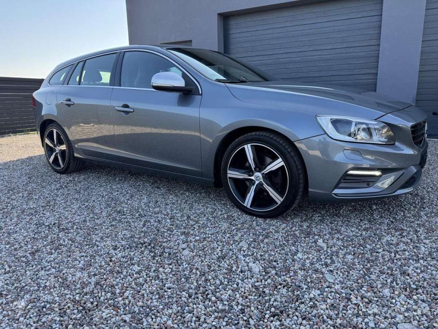 Grey Volvo V60 2018 in Alytus, with an engine capacity of 1.97 L and mileage of 240 thousand km for 8950 €, photo 1 on AUTOMOTO.COM.LV