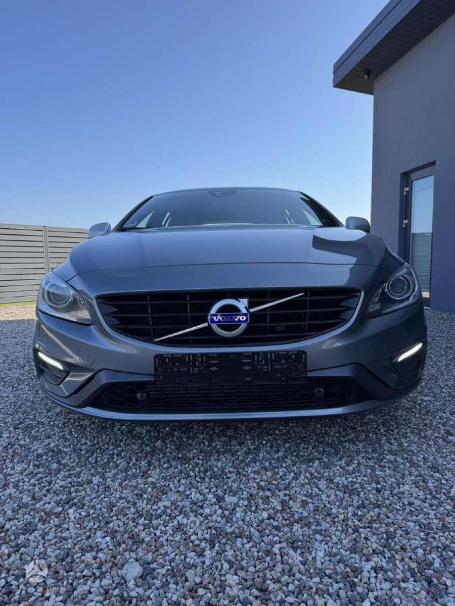 Grey Volvo V60 2018 in Alytus, with an engine capacity of 1.97 L and mileage of 240 thousand km for 8950 €, photo 3 on AUTOMOTO.COM.LV