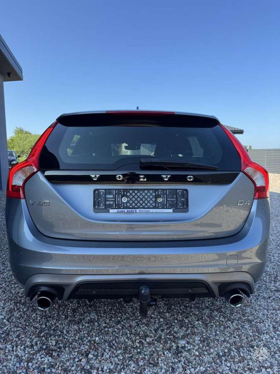 Grey Volvo V60 2018 in Alytus, with an engine capacity of 1.97 L and mileage of 240 thousand km for 8950 €, photo 8 on AUTOMOTO.COM.LV