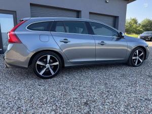 Grey Volvo V60 2018 in Alytus, with an engine capacity of 1.97 L and mileage of 240 thousand km for 8950 €, photo 10 on AUTOMOTO.COM.LV