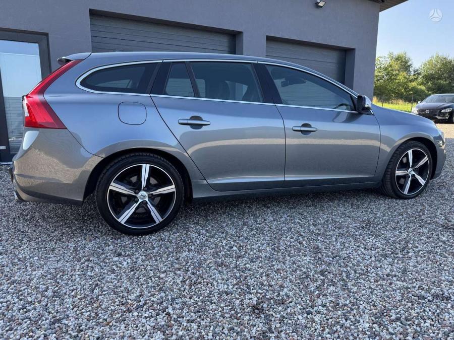 Grey Volvo V60 2018 in Alytus, with an engine capacity of 1.97 L and mileage of 240 thousand km for 8950 €, photo 10 on AUTOMOTO.COM.LV