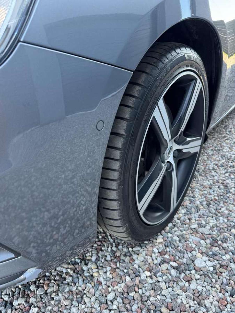 Grey Volvo V60 2018 in Alytus, with an engine capacity of 1.97 L and mileage of 240 thousand km for 8950 €, photo 12 on AUTOMOTO.COM.LV