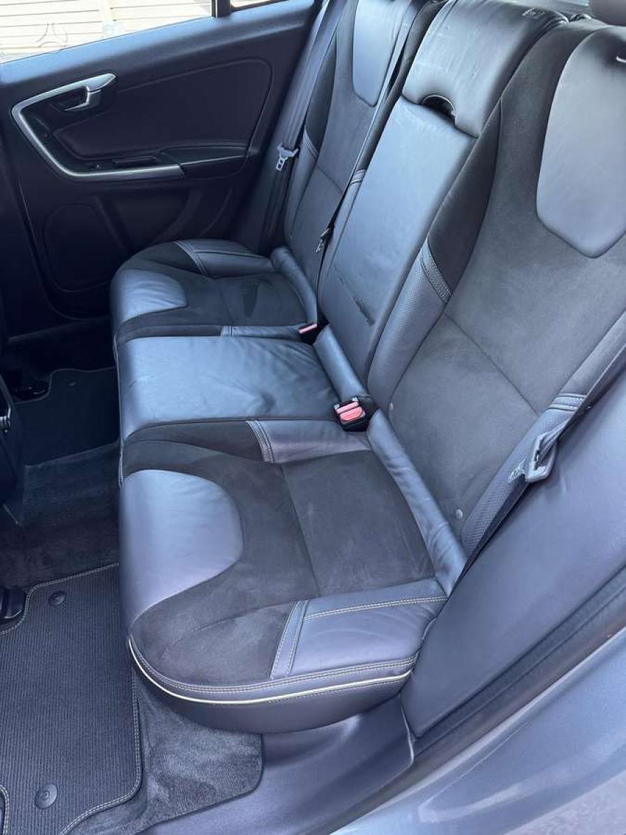 Grey Volvo V60 2018 in Alytus, with an engine capacity of 1.97 L and mileage of 240 thousand km for 8950 €, photo 15 on AUTOMOTO.COM.LV