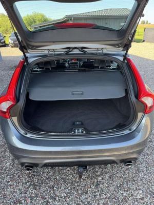 Grey Volvo V60 2018 in Alytus, with an engine capacity of 1.97 L and mileage of 240 thousand km for 8950 €, photo 16 on AUTOMOTO.COM.LV