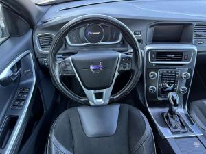 Grey Volvo V60 2018 in Alytus, with an engine capacity of 1.97 L and mileage of 240 thousand km for 8950 €, photo 21 on AUTOMOTO.COM.LV