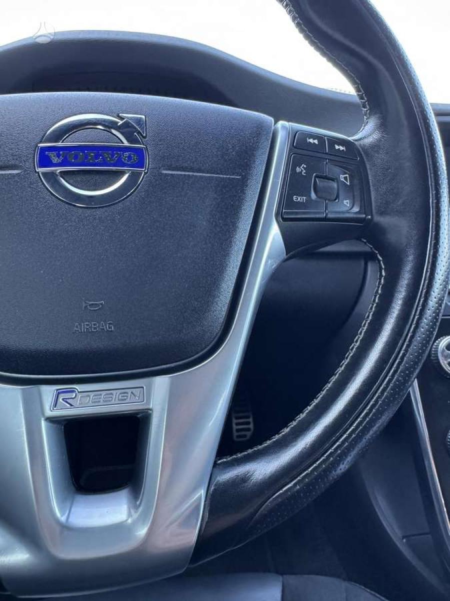 Grey Volvo V60 2018 in Alytus, with an engine capacity of 1.97 L and mileage of 240 thousand km for 8950 €, photo 24 on AUTOMOTO.COM.LV