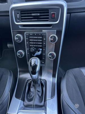Grey Volvo V60 2018 in Alytus, with an engine capacity of 1.97 L and mileage of 240 thousand km for 8950 €, photo 25 on AUTOMOTO.COM.LV