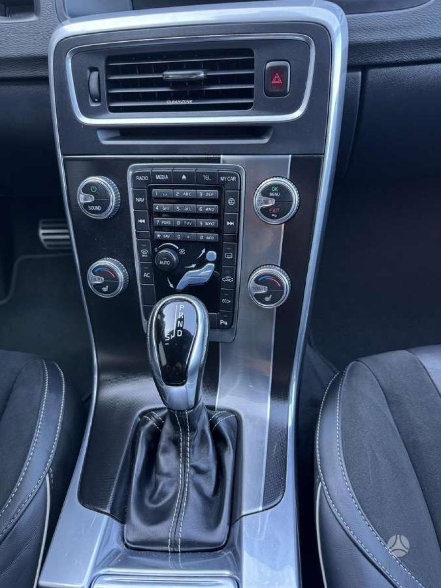 Grey Volvo V60 2018 in Alytus, with an engine capacity of 1.97 L and mileage of 240 thousand km for 8950 €, photo 25 on AUTOMOTO.COM.LV