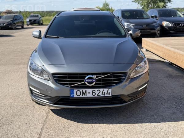 Pelēks Volvo V60 2018 Rīga, ar dzinēja tilpumu 2.00 L un nobraukumu 241 tūkst. km par 9850 €, foto 2 vietnē AUTOMOTO.COM.LV