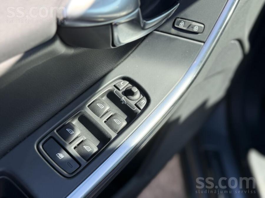 Pelēks Volvo V60 2018 Rīga, ar dzinēja tilpumu 2.00 L un nobraukumu 241 tūkst. km par 9850 €, foto 7 vietnē AUTOMOTO.COM.LV