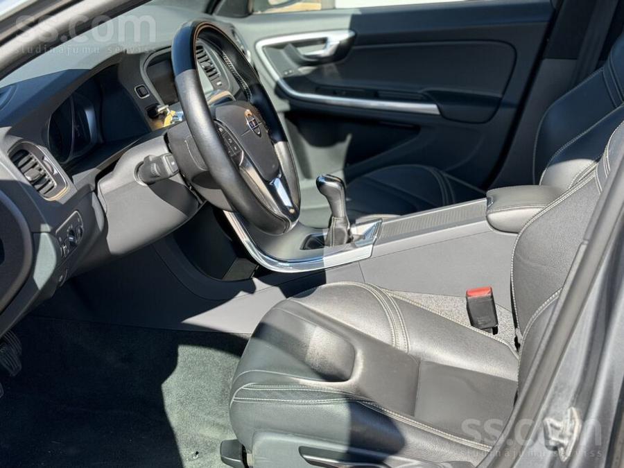 Pelēks Volvo V60 2018 Rīga, ar dzinēja tilpumu 2.00 L un nobraukumu 241 tūkst. km par 9850 €, foto 8 vietnē AUTOMOTO.COM.LV