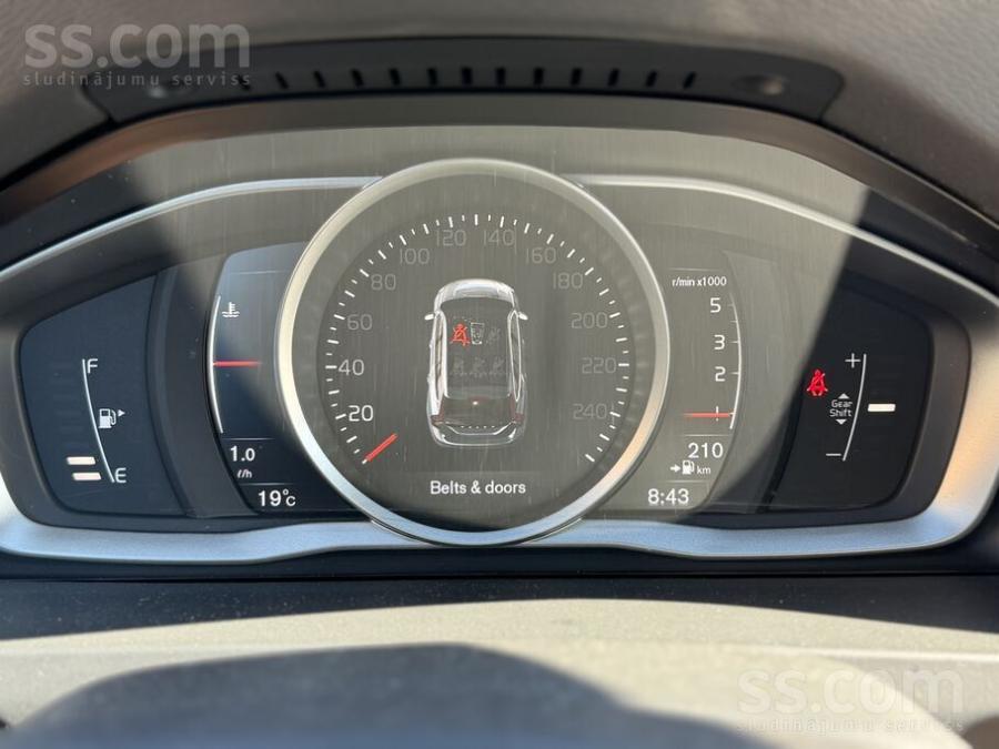 Pelēks Volvo V60 2018 Rīga, ar dzinēja tilpumu 2.00 L un nobraukumu 241 tūkst. km par 9850 €, foto 14 vietnē AUTOMOTO.COM.LV