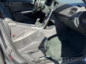 Pelēks Volvo V60 2018 Rīga, ar dzinēja tilpumu 2.00 L un nobraukumu 241 tūkst. km par 9850 €, foto 15 vietnē AUTOMOTO.COM.LV