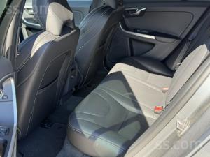 Pelēks Volvo V60 2018 Rīga, ar dzinēja tilpumu 2.00 L un nobraukumu 241 tūkst. km par 9850 €, foto 16 vietnē AUTOMOTO.COM.LV