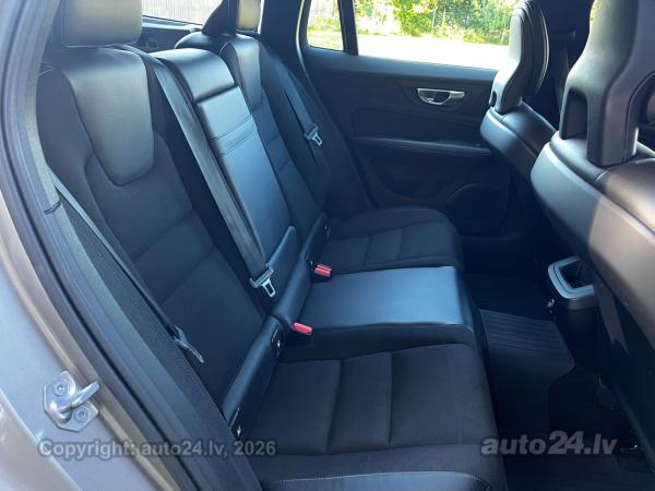 Grey Volvo V60 2018 in Tallinn, with an engine capacity of 2.00 L and mileage of 210 thousand km for 13890 €, photo 10 on AUTOMOTO.COM.LV