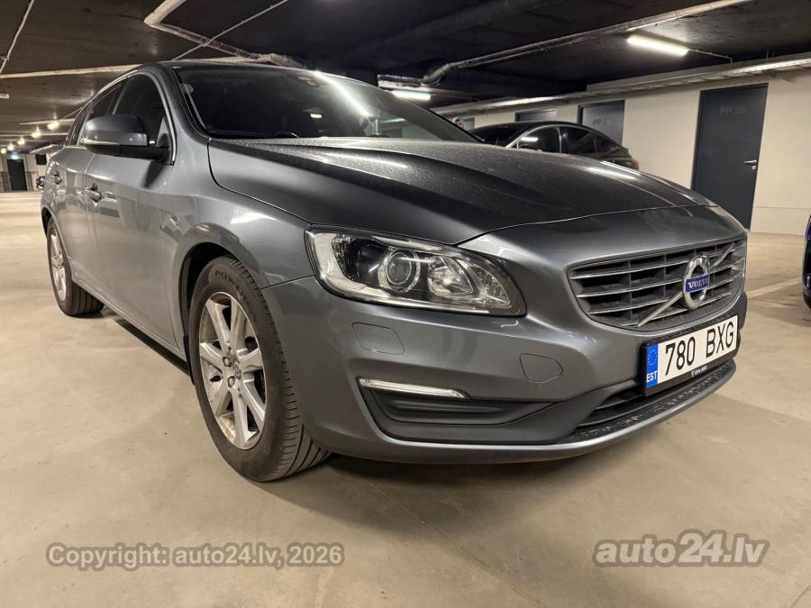 Grey Volvo V60 2018 in Tallinn, with an engine capacity of 2.00 L and mileage of 124 thousand km for 13500 €, photo 3 on AUTOMOTO.COM.LV