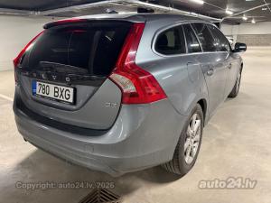 Grey Volvo V60 2018 in Tallinn, with an engine capacity of 2.00 L and mileage of 124 thousand km for 13500 €, photo 4 on AUTOMOTO.COM.LV