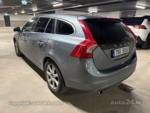 Grey Volvo V60 2018 in Tallinn, with an engine capacity of 2.00 L and mileage of 124 thousand km for 13500 €, photo 5 on AUTOMOTO.COM.LV