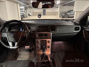 Grey Volvo V60 2018 in Tallinn, with an engine capacity of 2.00 L and mileage of 124 thousand km for 13500 €, photo 6 on AUTOMOTO.COM.LV