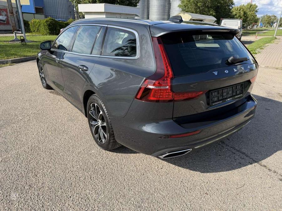 Grey Volvo V60 2018 in Joniskis, with an engine capacity of 2.00 L and mileage of 112 thousand km for 16300 €, photo 4 on AUTOMOTO.COM.LV