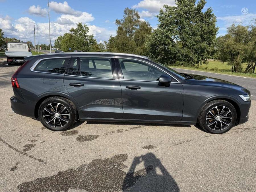 Grey Volvo V60 2018 in Joniskis, with an engine capacity of 2.00 L and mileage of 112 thousand km for 16300 €, photo 5 on AUTOMOTO.COM.LV