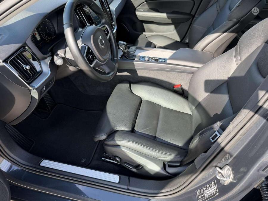 Grey Volvo V60 2018 in Joniskis, with an engine capacity of 2.00 L and mileage of 112 thousand km for 16300 €, photo 11 on AUTOMOTO.COM.LV