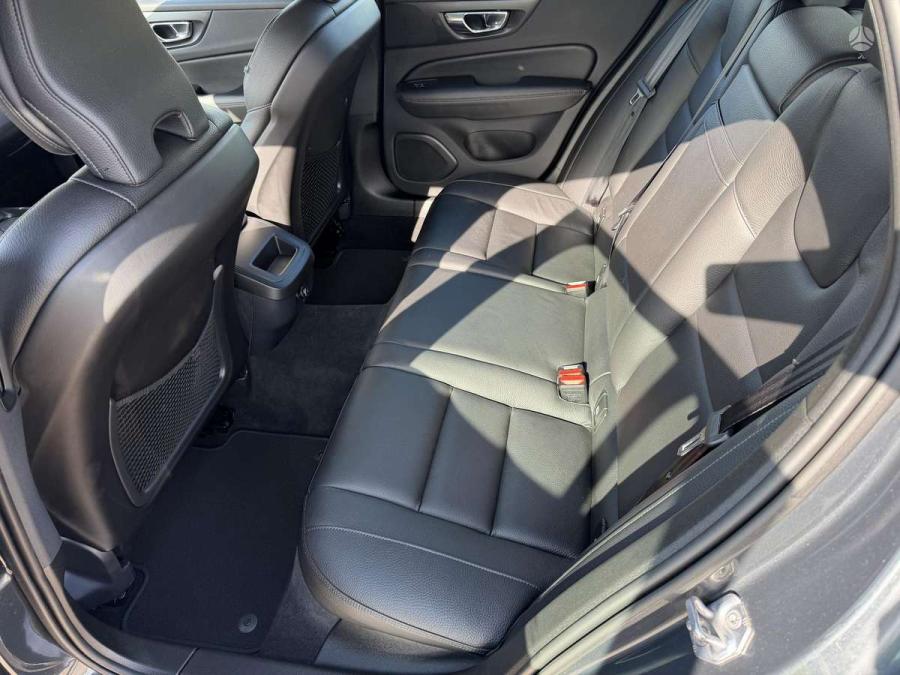 Grey Volvo V60 2018 in Joniskis, with an engine capacity of 2.00 L and mileage of 112 thousand km for 16300 €, photo 13 on AUTOMOTO.COM.LV
