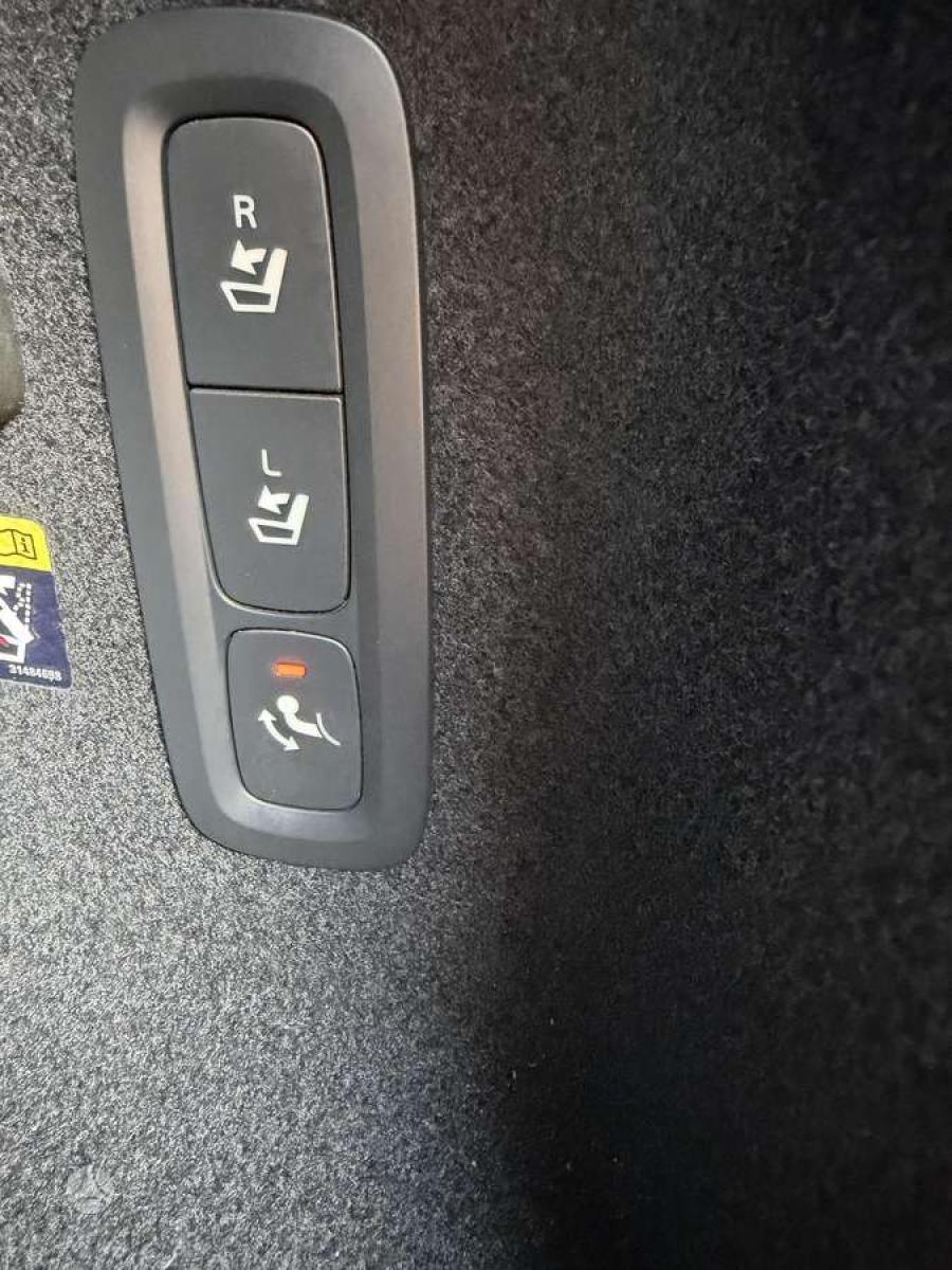 Grey Volvo V60 2018 in Joniskis, with an engine capacity of 2.00 L and mileage of 112 thousand km for 16300 €, photo 17 on AUTOMOTO.COM.LV