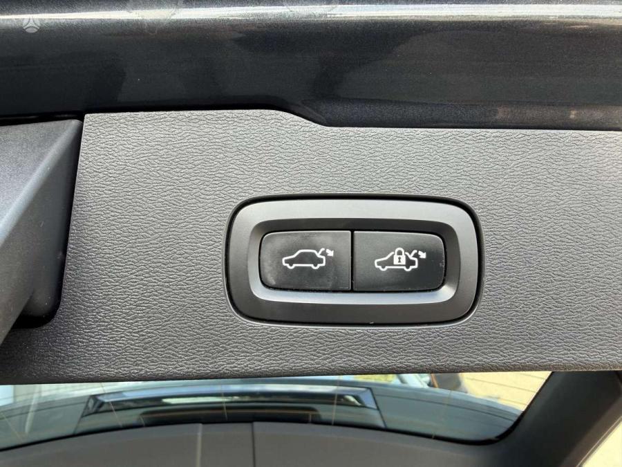 Grey Volvo V60 2018 in Joniskis, with an engine capacity of 2.00 L and mileage of 112 thousand km for 16300 €, photo 18 on AUTOMOTO.COM.LV