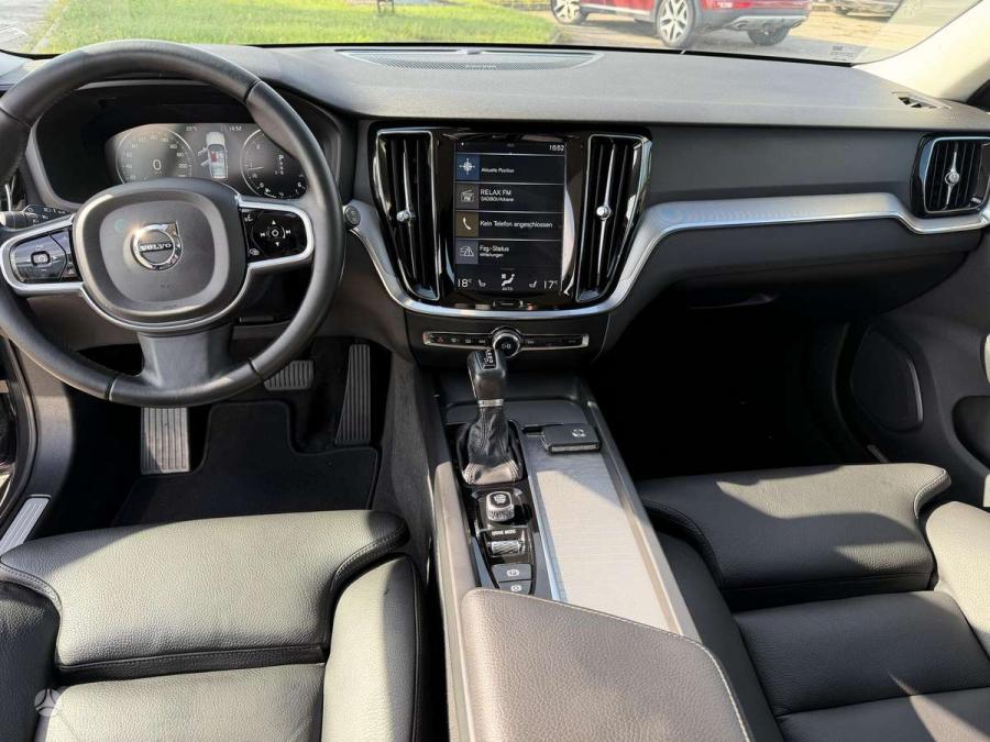 Grey Volvo V60 2018 in Joniskis, with an engine capacity of 2.00 L and mileage of 112 thousand km for 16300 €, photo 19 on AUTOMOTO.COM.LV