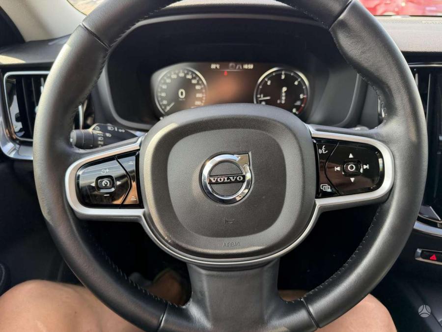 Grey Volvo V60 2018 in Joniskis, with an engine capacity of 2.00 L and mileage of 112 thousand km for 16300 €, photo 21 on AUTOMOTO.COM.LV