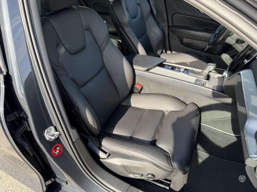 Grey Volvo V60 2018 in Joniskis, with an engine capacity of 2.00 L and mileage of 112 thousand km for 16300 €, photo 22 on AUTOMOTO.COM.LV