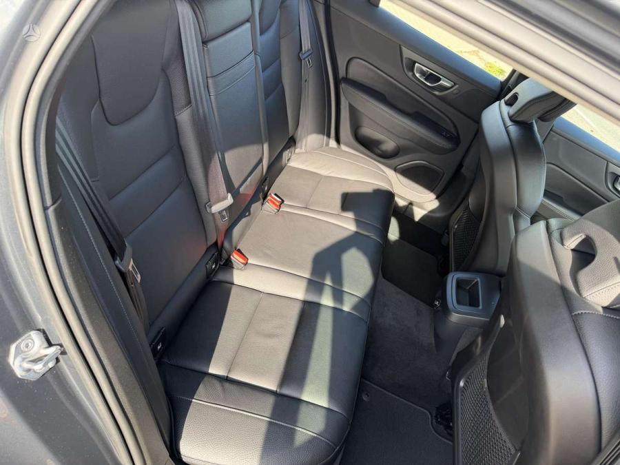 Grey Volvo V60 2018 in Joniskis, with an engine capacity of 2.00 L and mileage of 112 thousand km for 16300 €, photo 23 on AUTOMOTO.COM.LV