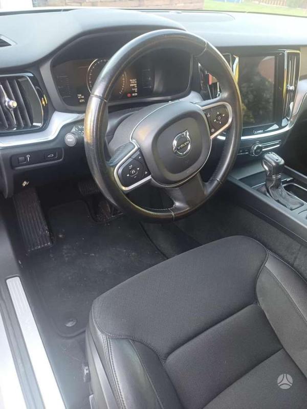 Grey Volvo V60 2018 in Kaunas, with an engine capacity of 1.97 L and mileage of 210 thousand km for 12550 €, photo 10 on AUTOMOTO.COM.LV