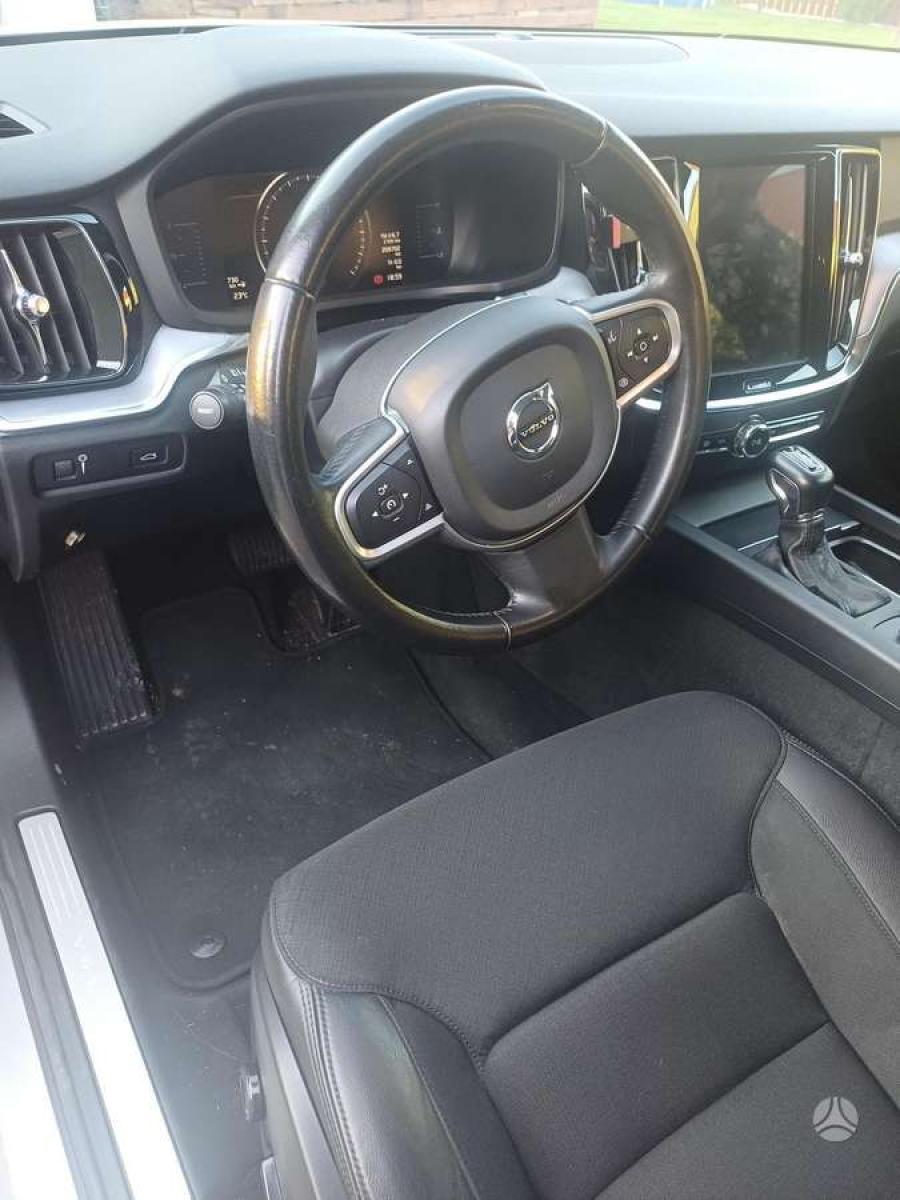 Pelēks Volvo V60 2018 Kauņa, ar dzinēja tilpumu 1.97 L un nobraukumu 210 tūkst. km par 12550 €, foto 10 vietnē AUTOMOTO.COM.LV