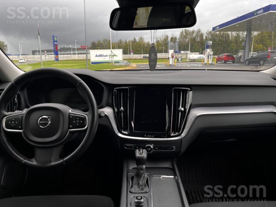 Pelēks Volvo V60 2018 Rīga, ar dzinēja tilpumu 2.00 L un nobraukumu 219 tūkst. km par 11500 €, foto 4 vietnē AUTOMOTO.COM.LV