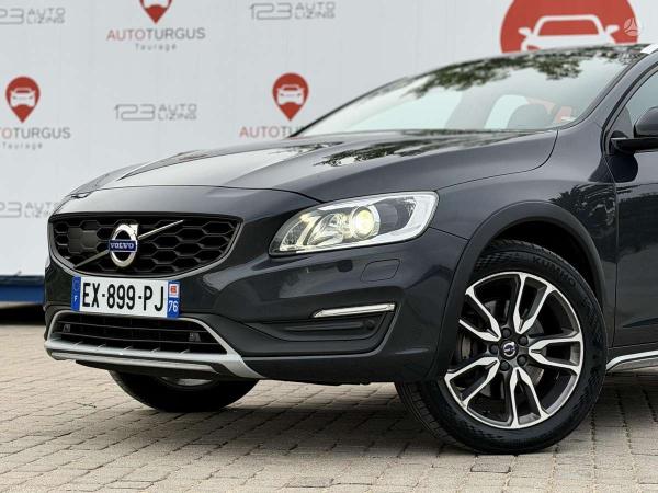 Grey Volvo V60 2018 in Taurage, with an engine capacity of 1.97 L and mileage of 222 thousand km for 9800 €, photo 4 on AUTOMOTO.COM.LV