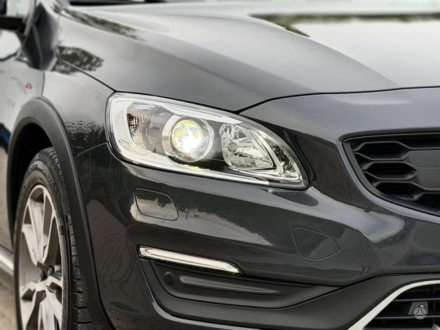 Pelēks Volvo V60 2018 Tauragė, ar dzinēja tilpumu 1.97 L un nobraukumu 222 tūkst. km par 9800 €, foto 9 vietnē AUTOMOTO.COM.LV