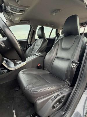 Pelēks Volvo V60 2018 Tauragė, ar dzinēja tilpumu 1.97 L un nobraukumu 222 tūkst. km par 9800 €, foto 35 vietnē AUTOMOTO.COM.LV
