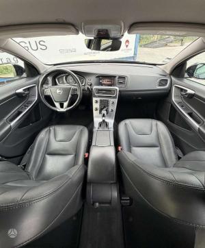 Pelēks Volvo V60 2018 Tauragė, ar dzinēja tilpumu 1.97 L un nobraukumu 222 tūkst. km par 9800 €, foto 39 vietnē AUTOMOTO.COM.LV