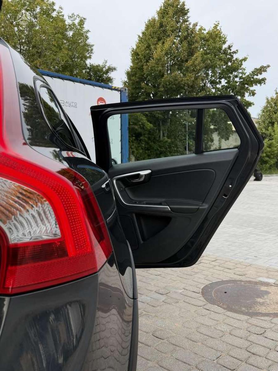 Pelēks Volvo V60 2018 Tauragė, ar dzinēja tilpumu 1.97 L un nobraukumu 222 tūkst. km par 9800 €, foto 40 vietnē AUTOMOTO.COM.LV
