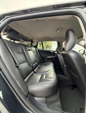 Pelēks Volvo V60 2018 Tauragė, ar dzinēja tilpumu 1.97 L un nobraukumu 222 tūkst. km par 9800 €, foto 41 vietnē AUTOMOTO.COM.LV