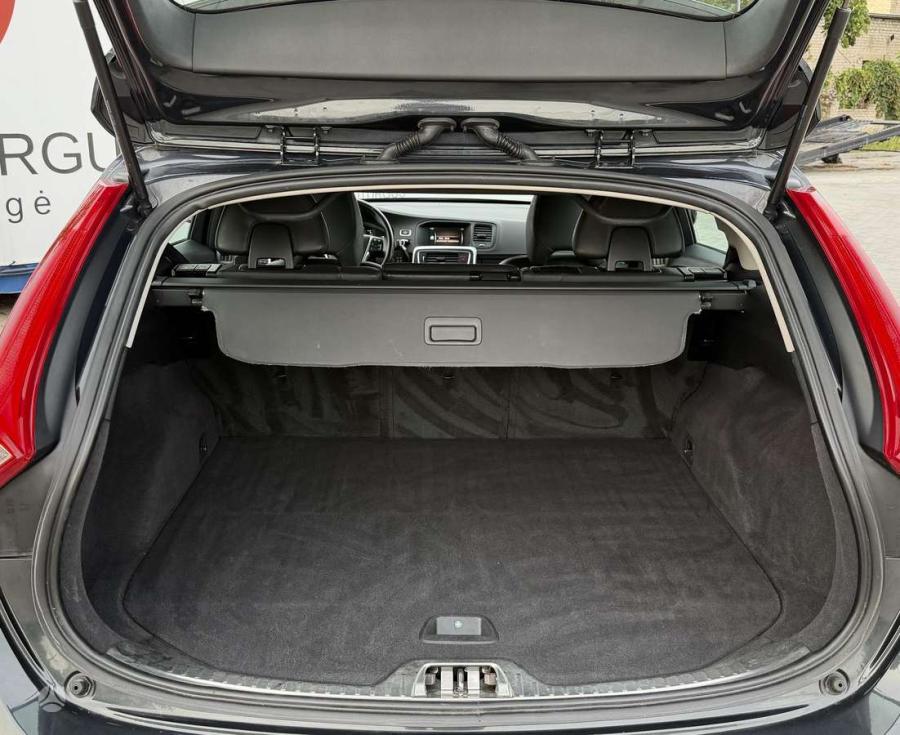 Pelēks Volvo V60 2018 Tauragė, ar dzinēja tilpumu 1.97 L un nobraukumu 222 tūkst. km par 9800 €, foto 43 vietnē AUTOMOTO.COM.LV