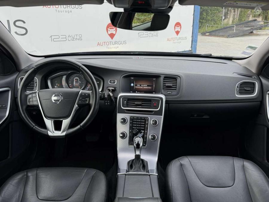 Pelēks Volvo V60 2018 Tauragė, ar dzinēja tilpumu 1.97 L un nobraukumu 222 tūkst. km par 9800 €, foto 46 vietnē AUTOMOTO.COM.LV