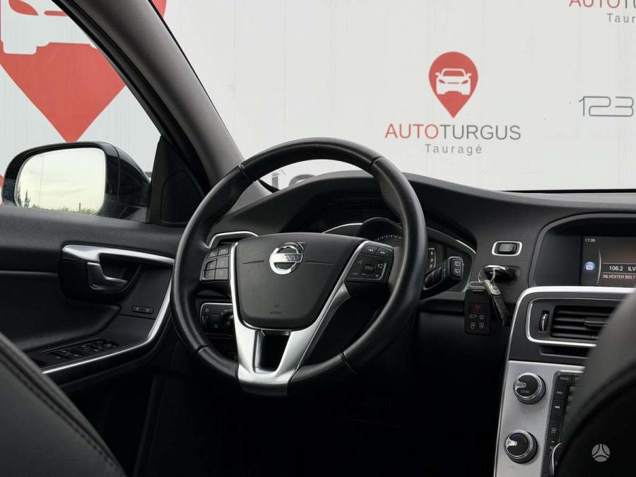 Pelēks Volvo V60 2018 Tauragė, ar dzinēja tilpumu 1.97 L un nobraukumu 222 tūkst. km par 9800 €, foto 47 vietnē AUTOMOTO.COM.LV