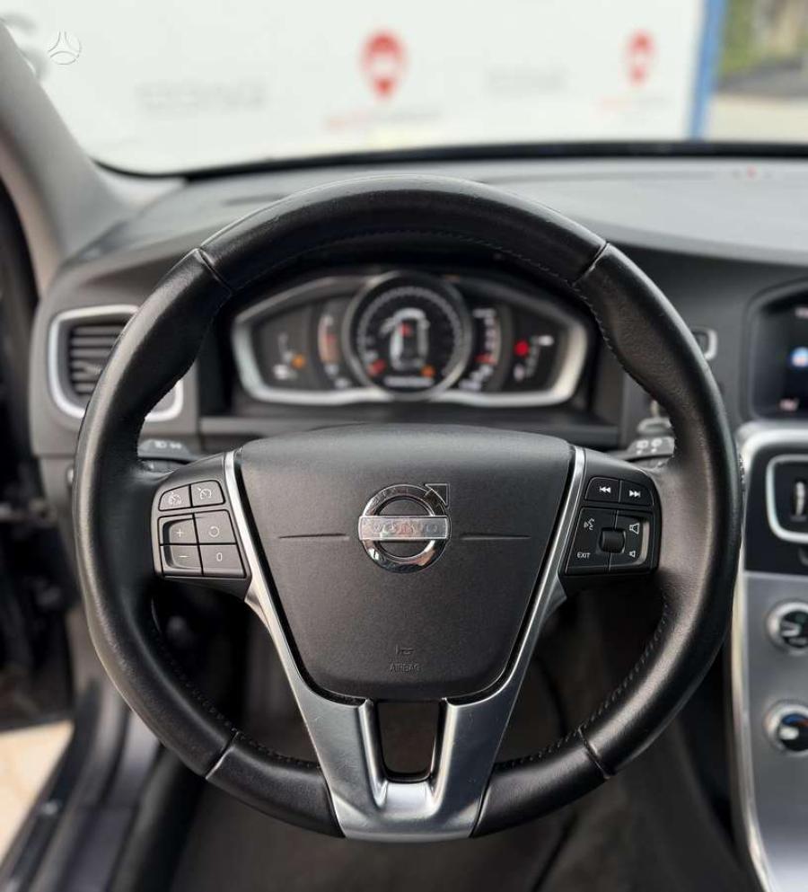 Pelēks Volvo V60 2018 Tauragė, ar dzinēja tilpumu 1.97 L un nobraukumu 222 tūkst. km par 9800 €, foto 51 vietnē AUTOMOTO.COM.LV