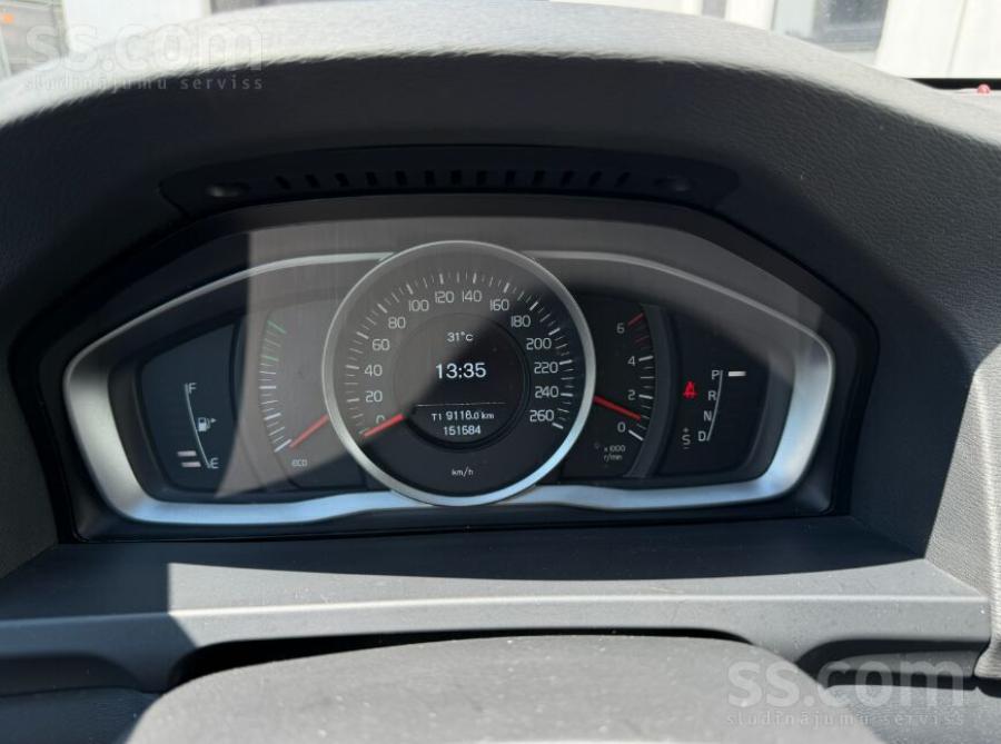 Серый Вольво B60 2018 в Валмиера, объемом двигателя 2.00 л и пробегом 152 тыс. км за 12800 €, фото 9 на AUTOMOTO.COM.LV
