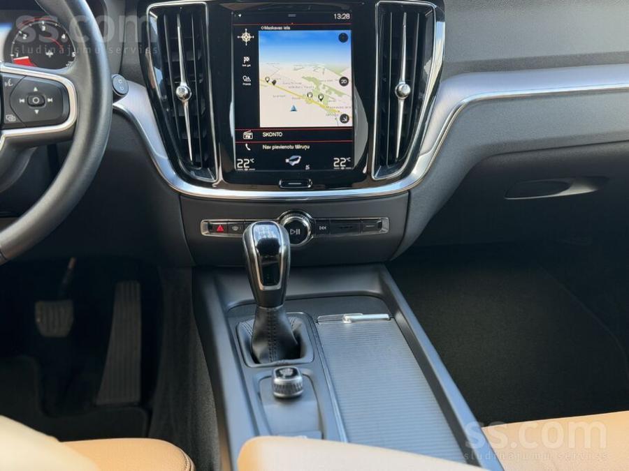 Pelēks Volvo V60 2018 Rīga, ar dzinēja tilpumu 2.00 L un nobraukumu 117 tūkst. km par 15900 €, foto 14 vietnē AUTOMOTO.COM.LV