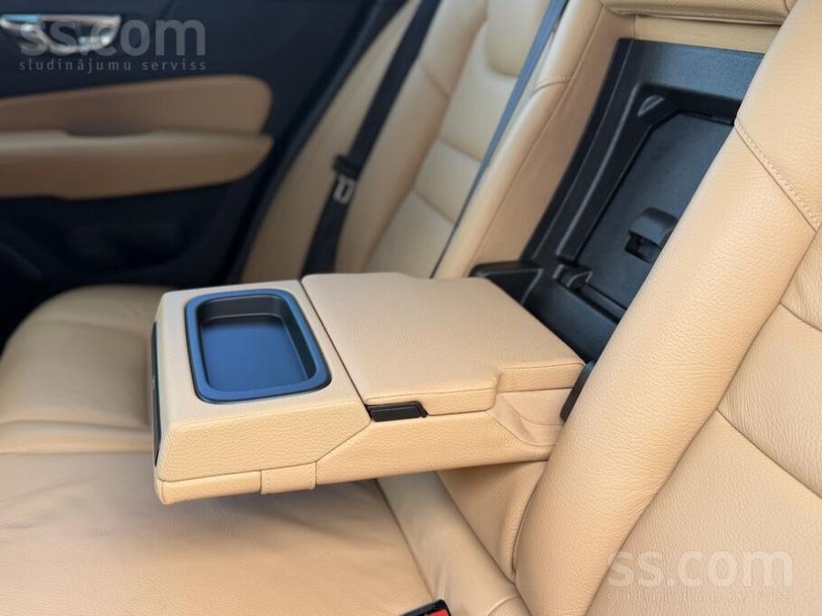 Pelēks Volvo V60 2018 Rīga, ar dzinēja tilpumu 2.00 L un nobraukumu 117 tūkst. km par 15900 €, foto 26 vietnē AUTOMOTO.COM.LV
