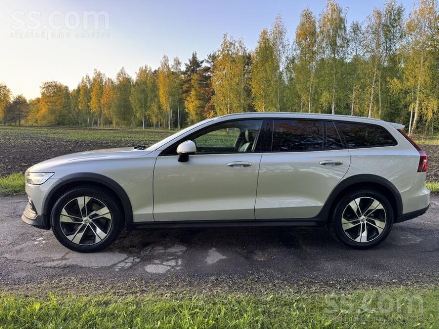 Pelēks Volvo V60 2019 Jelgava, ar dzinēja tilpumu 2.00 L un nobraukumu 279 tūkst. km par 12800 €, foto 2 vietnē AUTOMOTO.COM.LV